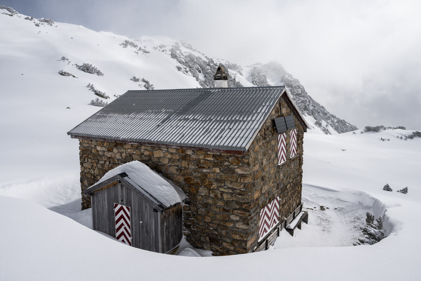 Sunnig Grat Snowshoe Hike - The Photo Hikes