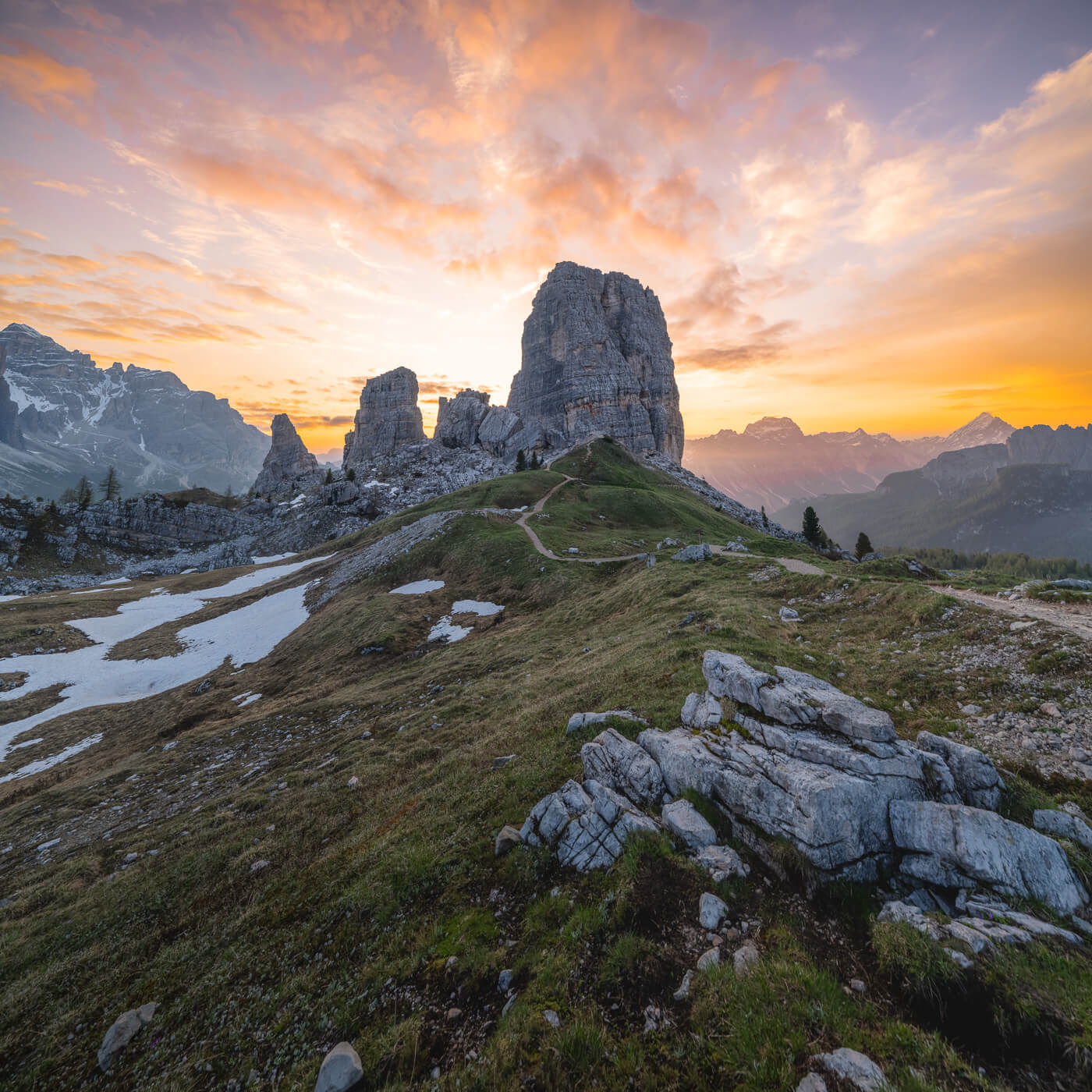 Le Cinque Torri Hike - A Beautiful Sunrise Experience - The Photo Hikes