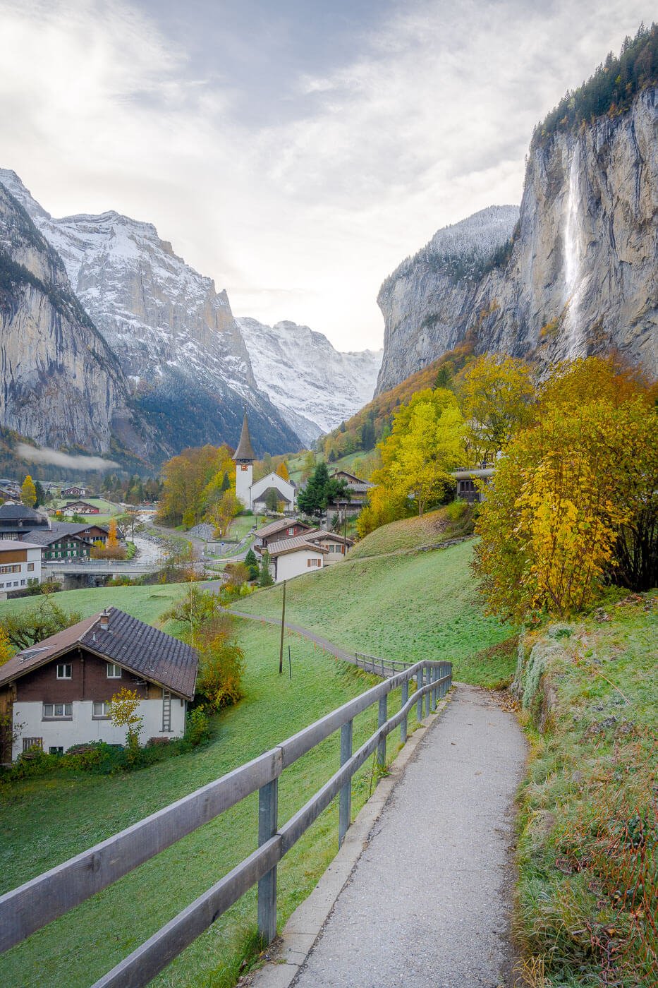 Staubbachfall Best Viewpoints - in town, on the trail or the train ...