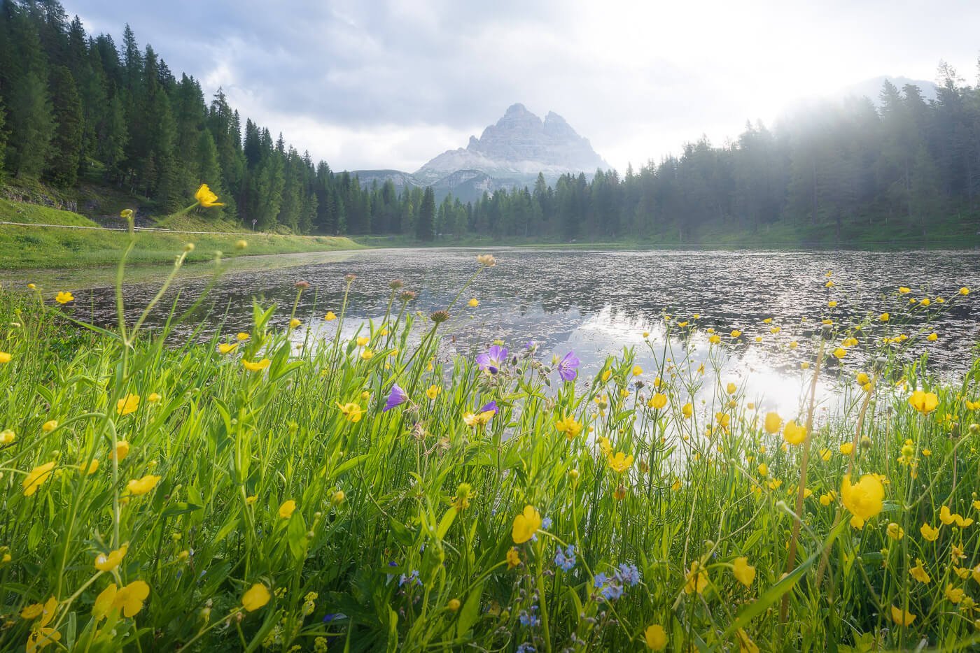 Lago d'Antorno Scenic Spot and Easy Loop Walk - The Photo Hikes
