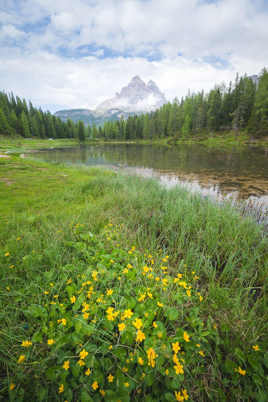 Lago d'Antorno Scenic Spot and Easy Loop Walk - The Photo Hikes